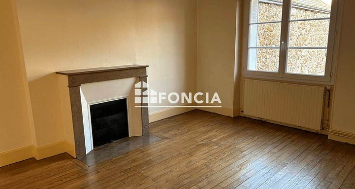 Appartement 3 pièces à louer à Faiencerie, Gien