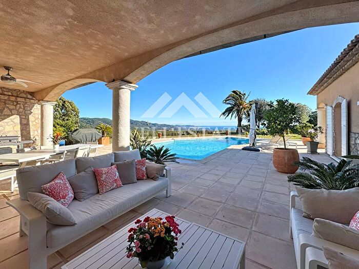 Maison à vendre - Les Adrets-de-lEstérel - 8 pièces - 5 chambres