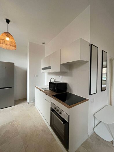 Appartement à louer - Nîmes - 4 pièces - 3 chambres