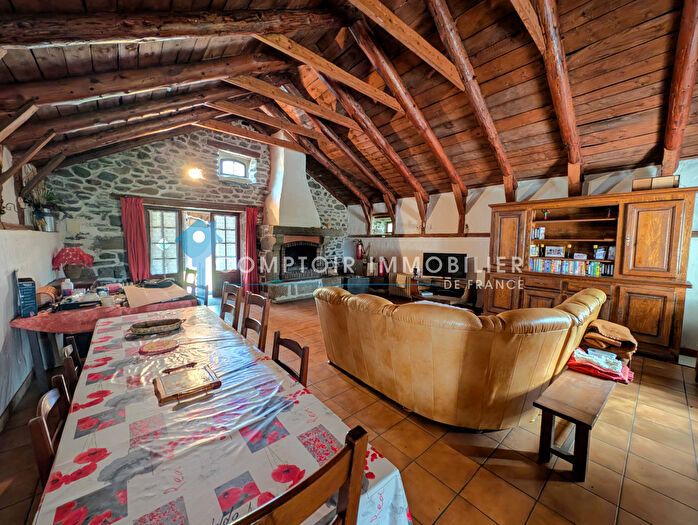 Maison 7 pièces à vendre à Freycenet-la-Cuche