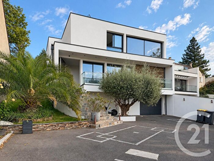Maison 8 pièces à vendre à Villevaudé