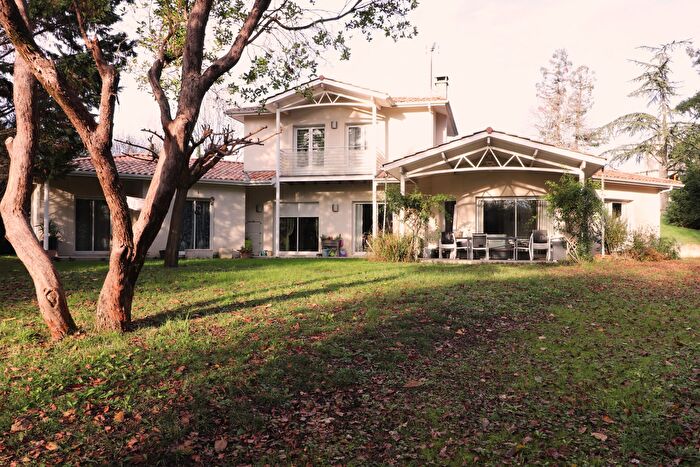 Maison à vendre - Sainte-Eulalie - 9 pièces - 5 chambres