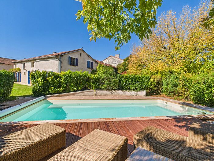 Maison à vendre - Verteillac - 7 pièces - 4 chambres