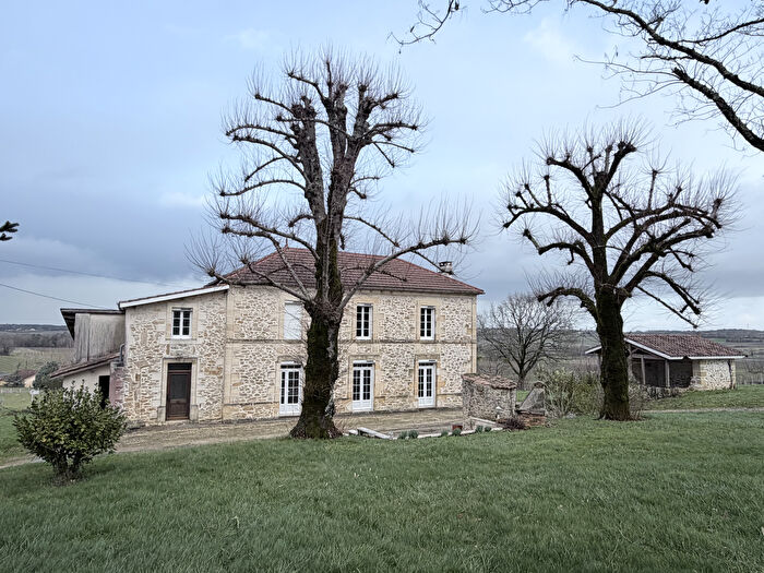 Maison à louer - Mourens - 5 pièces - 4 chambres