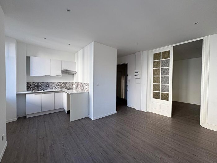 Appartement à louer - Le Puy-en-Velay, Centre-ville - 2 pièces - 1 chambre