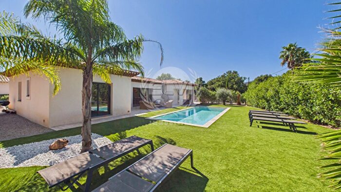 Maison à vendre - Le Plan-de-la-Tour - 5 pièces - 4 chambres