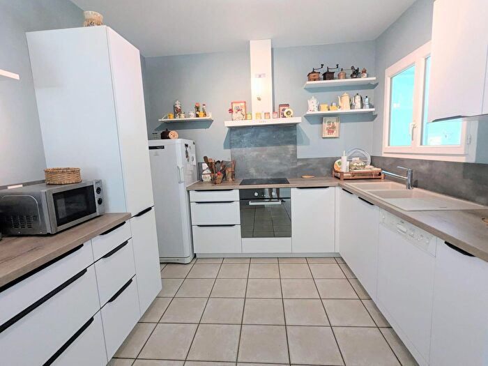 Saint-Denis-de-Pile : Maison 5 pièces à vendre