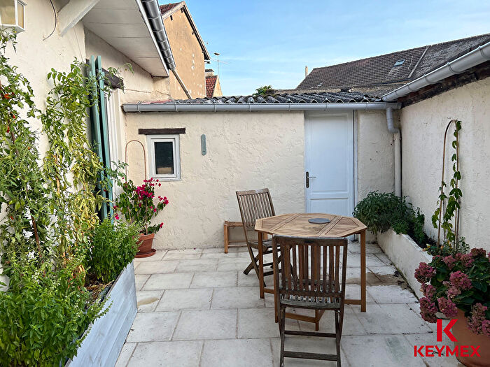 Maisons à vendre et appartements à louer - 1