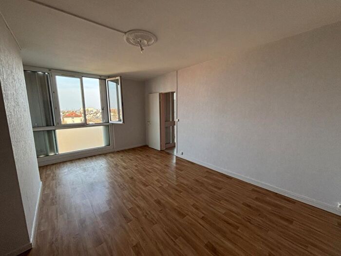 Appartement à louer - Chenôve, Chenôve - 4 pièces - 3 chambres