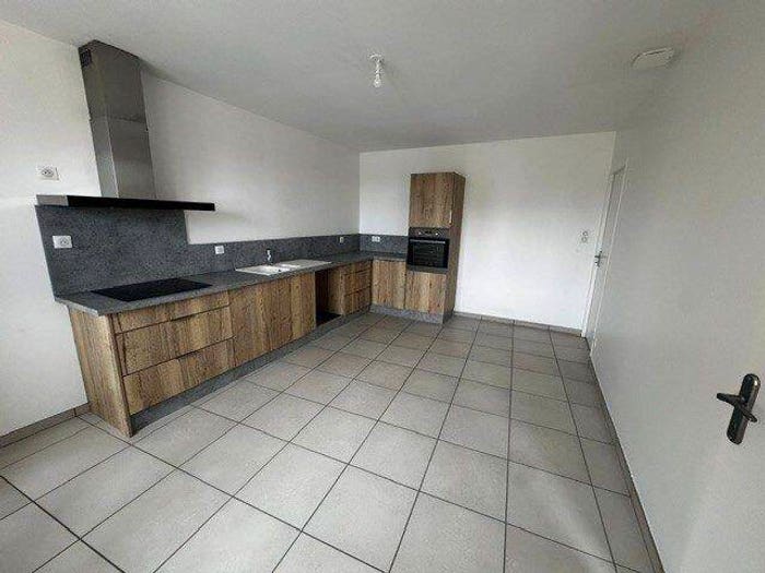 Maison 5 pièces à louer à Saint-Sixte
