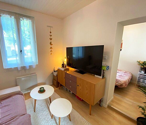 Appartement à louer - Les Salins, Clermont-Ferrand - 2 pièces - 1 chambre