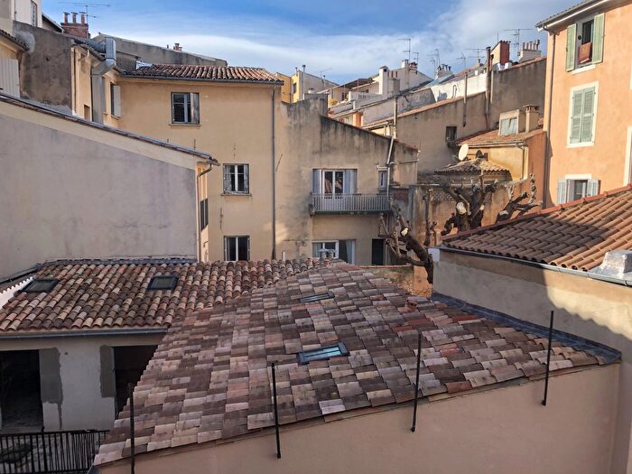 Appartement à louer - Aix-en-Provence, Centre-ville - 3 pièces - 2 chambres