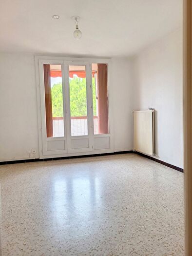 Appartement à louer - Arles - 4 pièces - 3 chambres