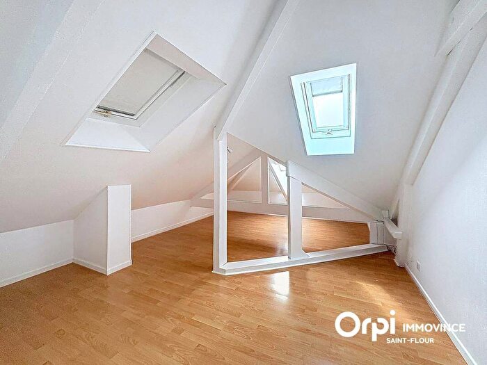 Appartement 3 pièces à Nord, Saint-Flour, à louer