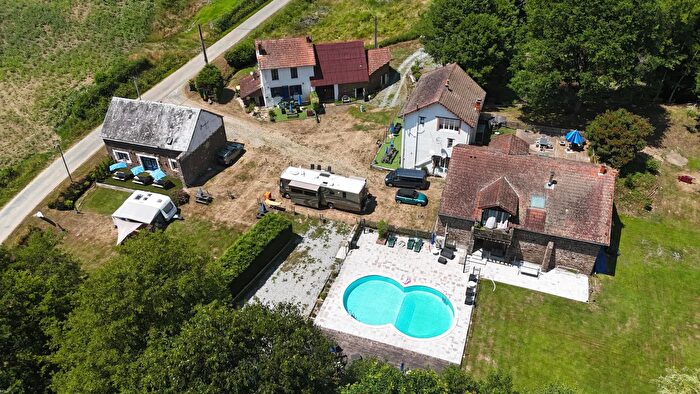 Maison à vendre - Moutier-Malcard - 16 pièces - 11 chambres