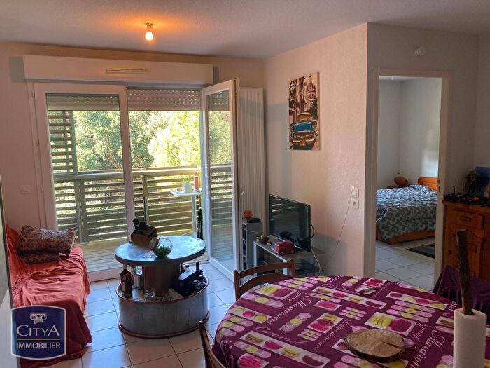Maisons à vendre et appartements à louer - 1
