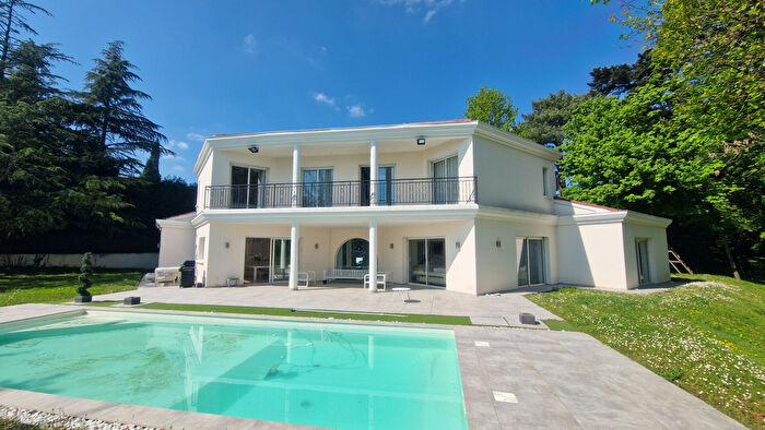 Maison 7 pièces à louer à Écully, Les Serres, Vivier