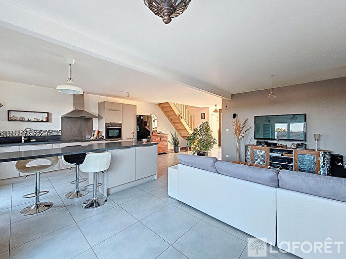 Maison à vendre - Colombiers - 4 pièces - 3 chambres