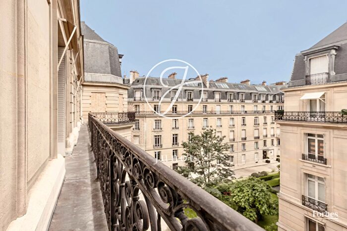 Appartement 4 pièces à Paris 8ème, Triangle d'Or, à vendre
