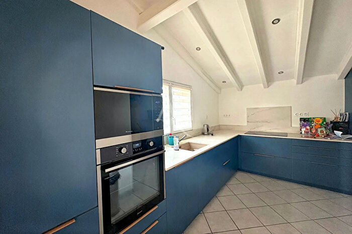 Maison à vendre - Aimargues - 6 pièces - 4 chambres