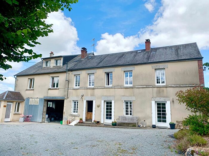 Maison à vendre - Saint-Yrieix-les-Bois - 13 pièces - 7 chambres