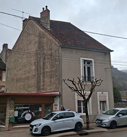 Maison 9 pièces à vendre à Poligny
