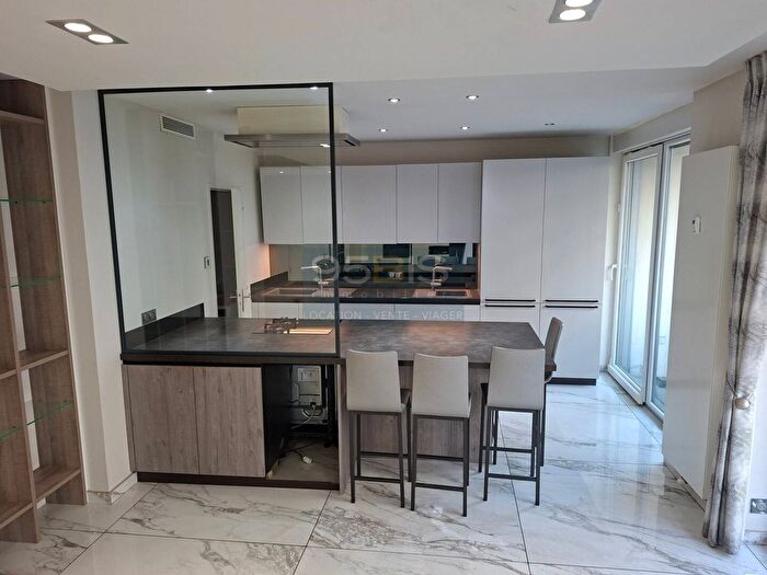 Appartement à louer - Lyon ème arrondissement - 4 pièces - 3 chambres