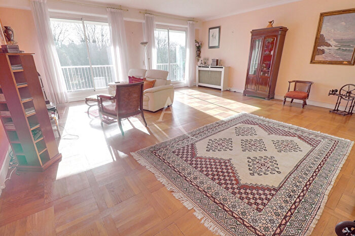 Appartement à vendre - Le Mesnil-le-Roi - 4 pièces - 2 chambres