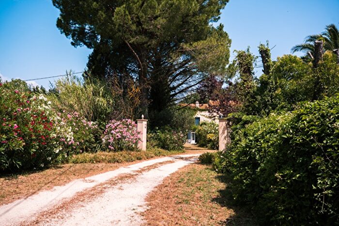 Maison à vendre - Tarascon, Sainte-Cécile - 11 pièces - 5 chambres