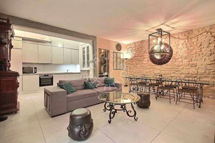 Sainte Avoie, Paris 3ème arrondissement : Appartement 6 pièces à louer