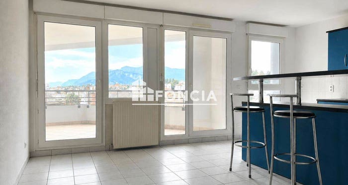 Appartement 2 pièces à Voiron, à louer