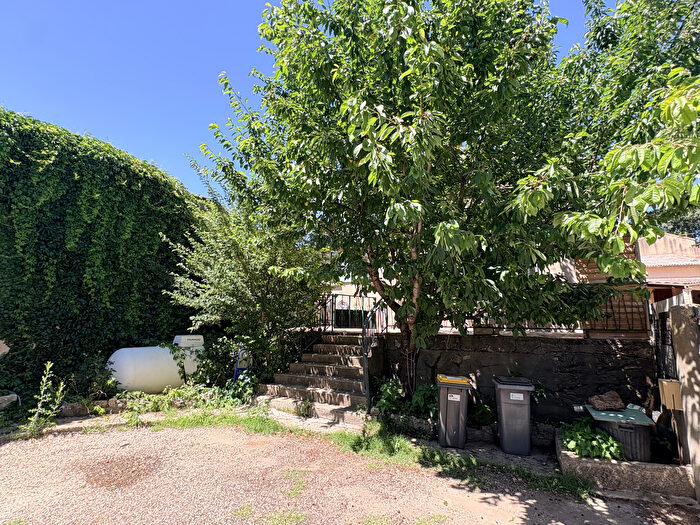 Sainte-Anastasie : Maison 3 pièces à vendre