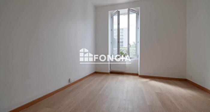 Corbeil-Essonnes, Nacelle, Papeterie : Appartement 2 pièces à vendre
