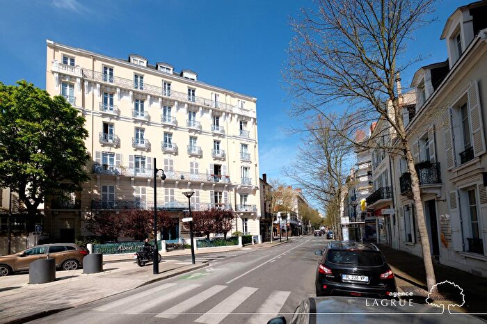 Appartement à vendre - Vichy, Coeur de Ville - 2 pièces - 1 chambre