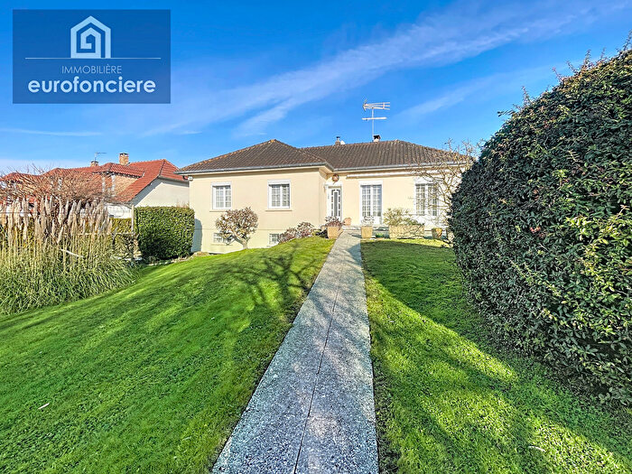 Maison à vendre - Saint-Lyé - 5 pièces - 3 chambres