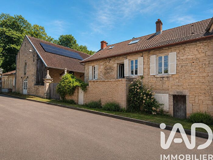 Cry : Maison 7 pièces à vendre
