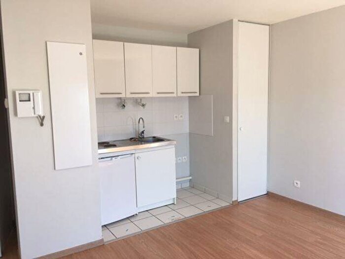 Appartement à louer - Cernay Jamin-Jean Jaurès-Epinettes, Reims - 1 pièce