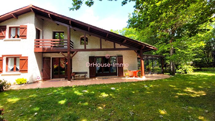 Saint-Aubin-de-Médoc : Maison 8 pièces à vendre