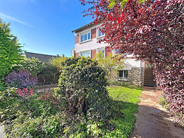 Maison à vendre - Noisy-le-Grand, Nord - 6 pièces - 4 chambres