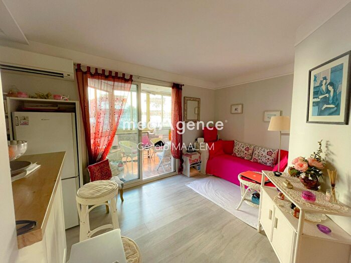 Appartement à vendre - Saint-Raphaël, Centre-ville - 2 pièces - 1 chambre