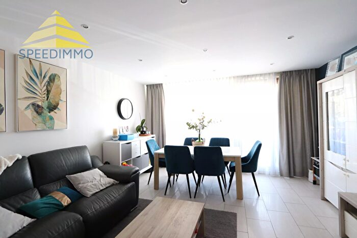 Appartement à vendre - Villecresnes - 3 pièces - 2 chambres