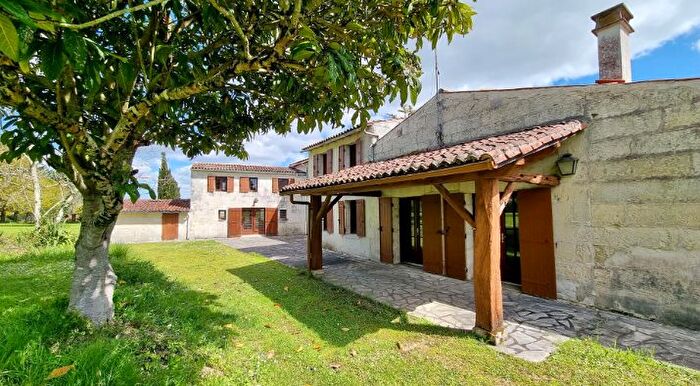 Maison à vendre - Saintes - 15 pièces - 9 chambres