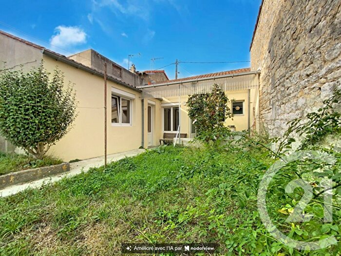 Rochefort, Faubourg Nord, Stade Philaudrie : Maison 3 pièces à vendre