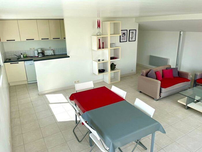 Appartement à louer - Centre Ville, Royan - 3 pièces - 2 chambres