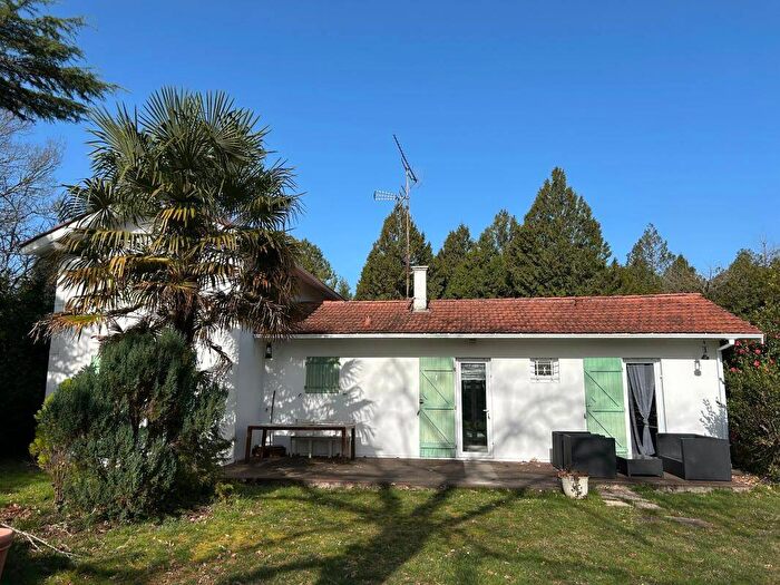 Maison à louer - Mézos - 5 pièces - 4 chambres