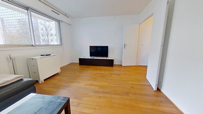Courbevoie, Hôtel de ville : Appartement 2 pièces à louer