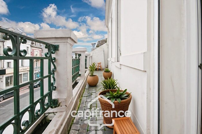 Appartement à vendre - SaintQuentin Centreville - 11 pièces - 6 chambres