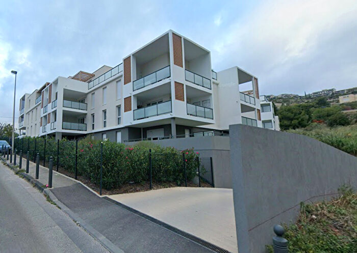 Appartement à vendre - Marseille e , Saint-Henri - 2 pièces - 1 chambre