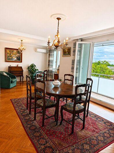 Appartement 5 pièces à vendre à Vénissieux, Centre-ville