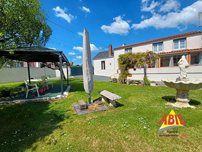 Maison à vendre - Saint-Michel-le-Cloucq - 5 pièces - 3 chambres